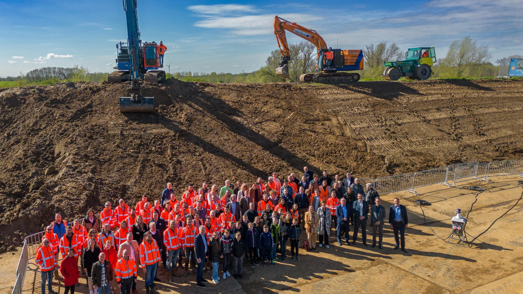 Dijkversterking Tiel-Waardenburg gestart